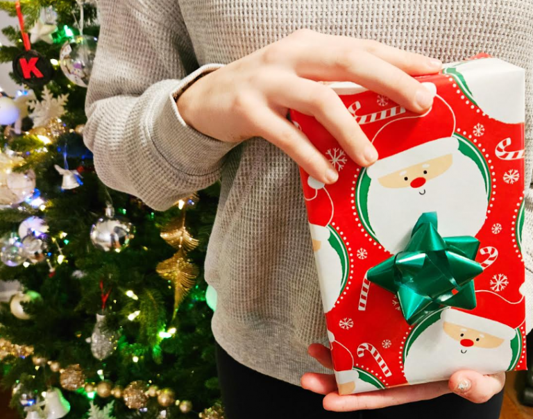 Free Christmas Pass the Parcel Game - Hands-On Teaching Ideas ...