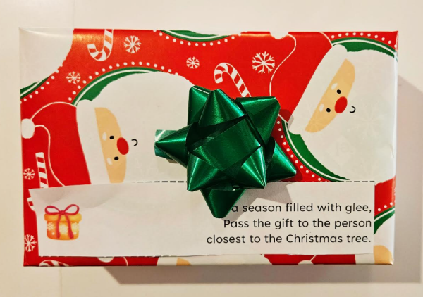 Free Christmas Pass the Parcel Game - Hands-On Teaching Ideas ...